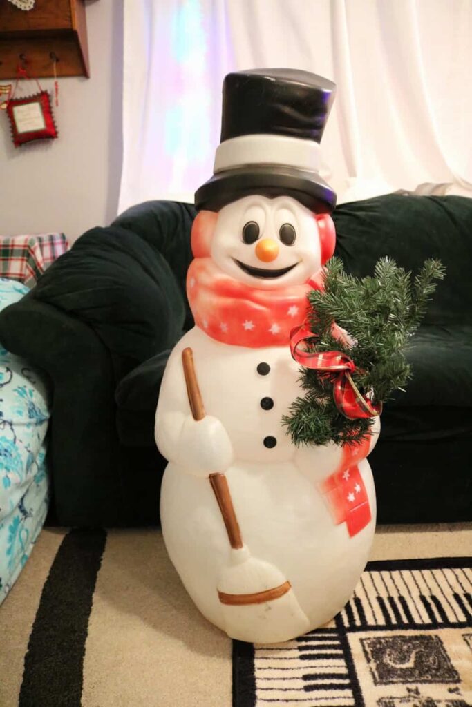 Plastic Outdoor Snowman Alteration – B4 and Afters