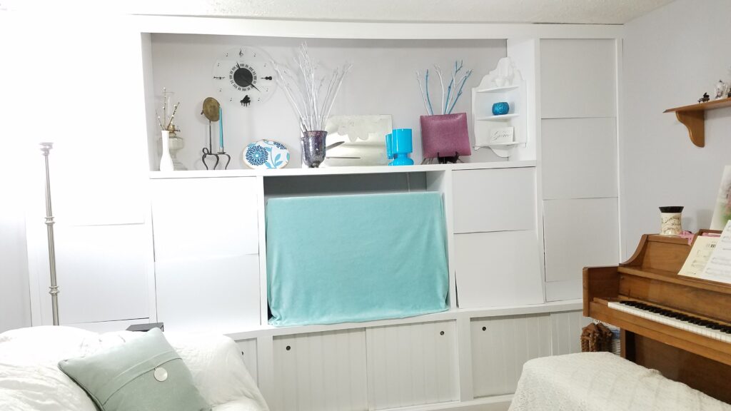 How I Styled My TV (or How I Made My Clutter Disappear) – B4 and Afters