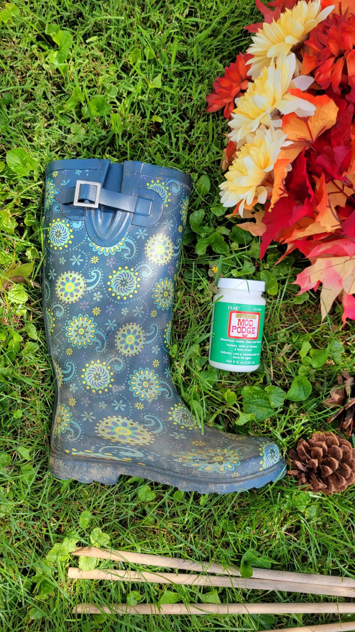 How to Achieve a Cheerful Rain Boot Floral Arrangement – B4 and Afters