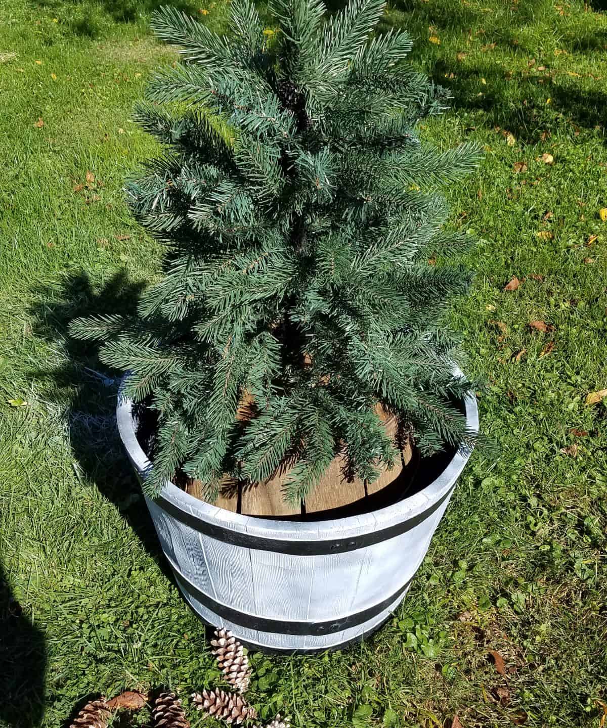 Jumbo Christmas Bucket Planter – B4 and Afters - upcycle idea